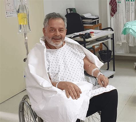 ممثل لبناني قدير تعرّض لوعكة صحية وصور تكشف حالته في المستشفى