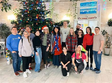 Волонтеры «Газпром Медиа Холдинга помогли хосписам в росписи окон