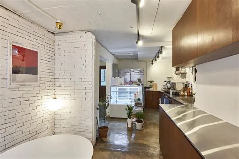 화이트and우드 빈티지 분위기의 10평 카페 인테리어 강북구 미아동