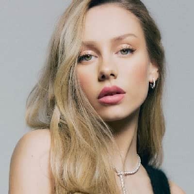 Ester Exposito Wiki Age Bio Height Boyfriend Career And Salary