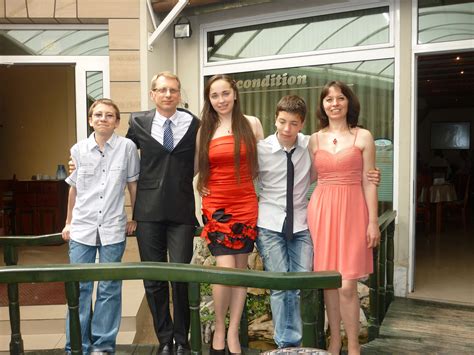 САМО В ПИК И РЕТРО Ето я жената на кандидат премиера Николай Денков СНИМКИ Информационна