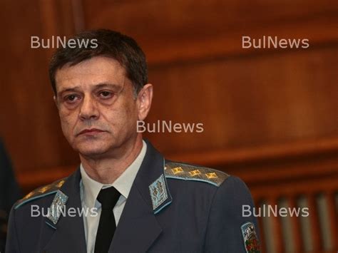 Началникът на отбраната подаде оставка