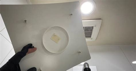 늦은 밤에 급하게 익일에 청소 요청드렸는데 친절하게 응대해주셔서 감사했어요 32평 4분이서 진행해주셨고 정말 대만족입니다