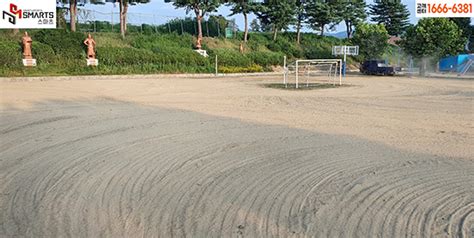 검게 변한 운동장 표면정리작업 충주 덕신초등학교 실적 운동장관리 스마츠