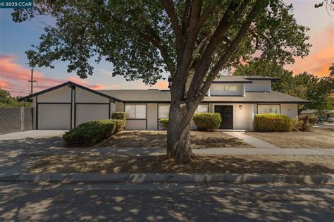 1667 S Plumas St Fresno Ca 93706 See Est Value Schools And More