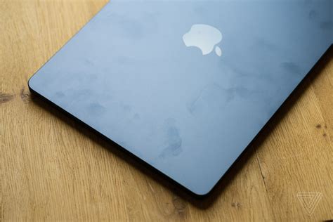 Apple Macbook Air M2 2022 Review A Whole New Air A The Verge