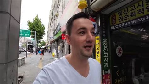 외국 유튜버가 한국 여행 중 본 진귀한 모습 포텐 터짐 최신순 에펨코리아