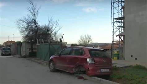 Пиян младеж без книжка блъсна три коли в Лясковец снимка видео