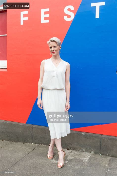Shauna Macdonald Feet Aznudefeet