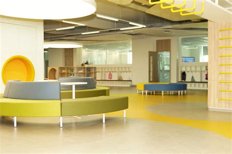 Эцэг эхчүүдийн зөвлөгөө Шинэ сургуульд шилжиж буй хүүхэддээ хэрхэн туслах вэ