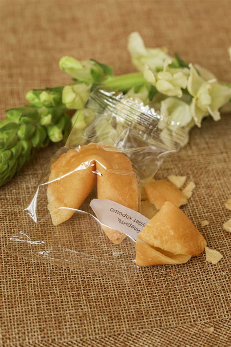 Традиционное печенье с предсказаниями купить за 35 ₽ кондитерская фабрика ВЕРТЬЕ