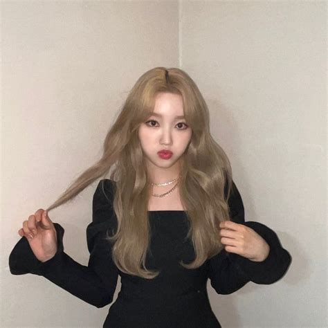 Pin By Evie On Gowon Loona Girl Kpop Girls