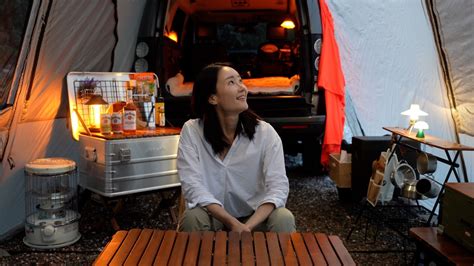우중 캠핑 봄비가 내려요☔️ 벚나무 아래 아늑한 차박 세팅 벚꽃비는 덤🌸 미나리를 곁들인 소고기 안심ㅣ생새우 감바스ㅣ시원한