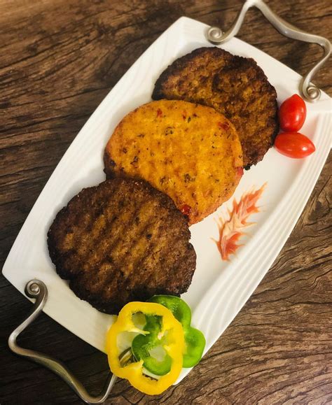 طرز تهیه همبرگر سویا و گوشت خانگی لذیذ و آسان با قارچ و پنیر