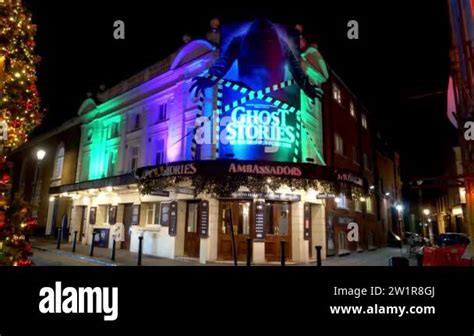 Ambassadors London Stock Videos And Footage Hd And 4k Video Clips Alamy