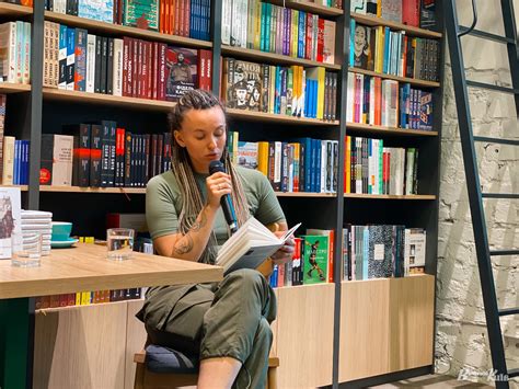 Поезія з окопів Ярина Чорногуз презентувала у Києві нову книгу ФОТО Вечірній Київ