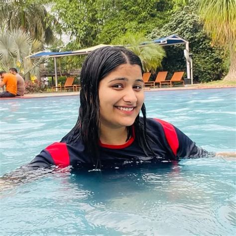 Manvi Gupta 💙 Maanvisinghal • Threads Say More