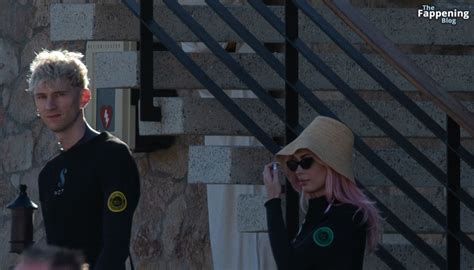 Megan Fox Shows Off Her Sexy Tits In A Pink Bikini In Mexico Photos Onlyfans Leaked Nudes