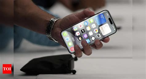 apple fixes iphone security flaw used in sophisticated physical