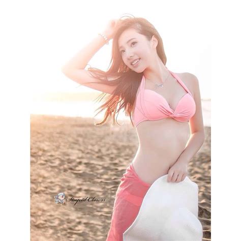 10 Hot Sexy Zora Chen Siying Bikini Pics