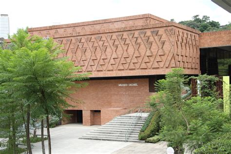 Museo Ixchel Del Traje Indígena Guarda Valiosos Textiles Mayas