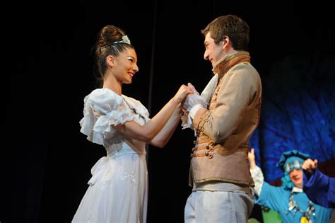 ფიფქია და შვიდი ჯუჯა 2013 წ