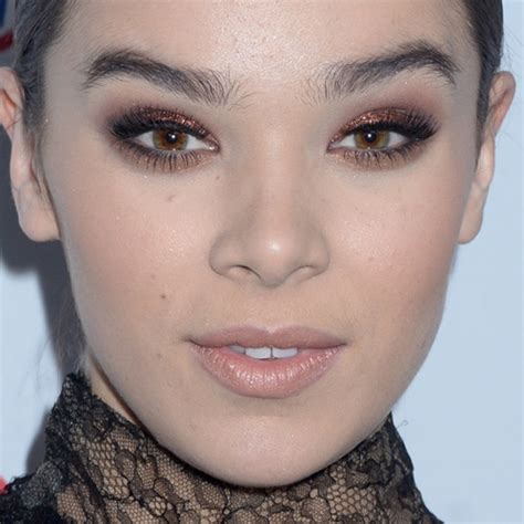 Hailee Steinfeld Makeup Black Eyeshadow Bronze Eyeshadow Brown Eyeshadow Nude Lipstick