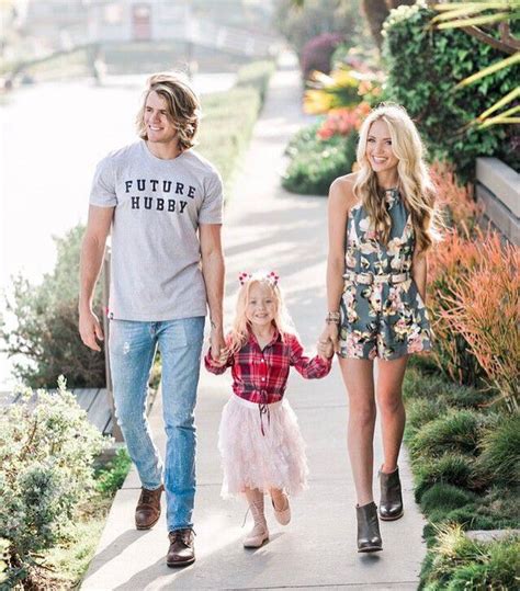 Мати була ошелешена дізнавшись чим її дочка займається з вітчимом в машині Такого вона не