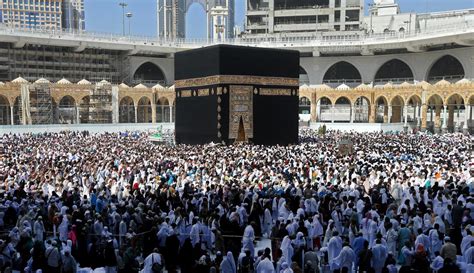 FOTO: Suasana Masjidil Haram Usai Arab Saudi Setop Umrah - Foto ...