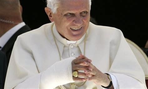Reaparece El Papa Con La Mano Enyesada Infobae