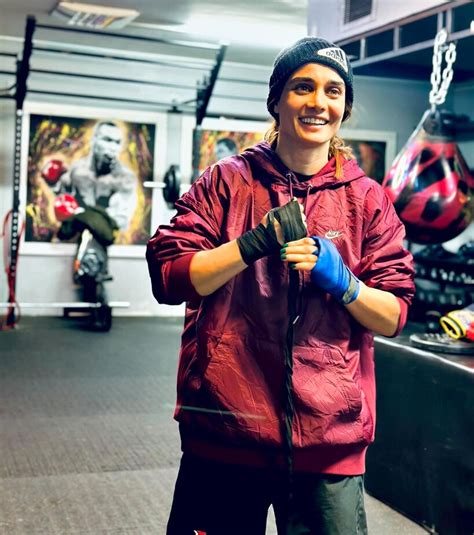 تصاویری جدید از بازیگر زنی که بوکسور حرفه ای است عکس