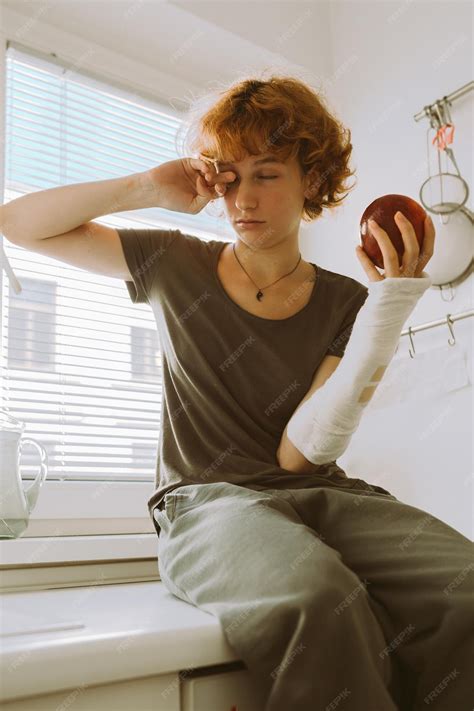 Premium Photo Teenage Girl With Broken Arm In Cast In Kitchen Sitting