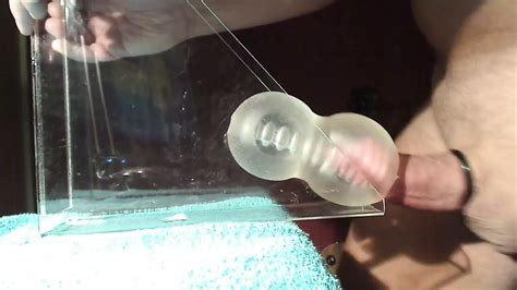 Огромный заряд папочки искусственная вагина Xhamster