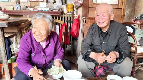 农村大娘用一斤4两肉改善伙食，大爷烫酒喝二两，看二老吃的啥饭 Youtube