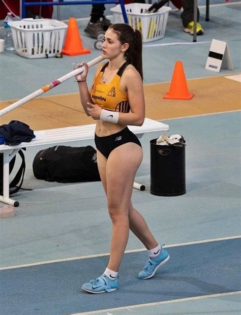 2003년생 스페인 장대높이뛰기 선수 후방주의 꾸르