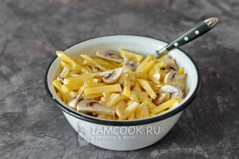 Горбуша с грибами и картошкой в духовке — рецепт с фото пошагово