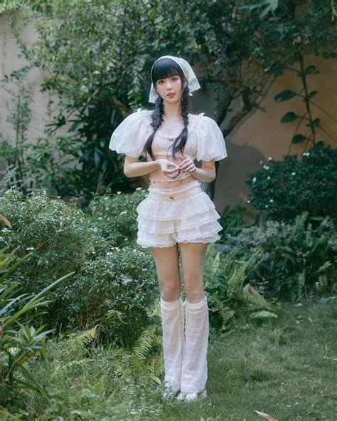 Ngoc Trinh Reappeared On The Red Carpet With A Modest And Discreet Dress