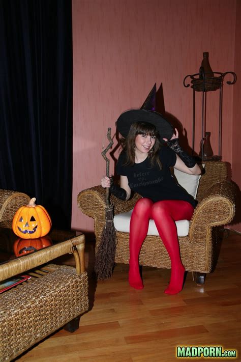 Naked Halloween Teen Girlfriend Loves Her Pumpkin And You Will Love Her Apple Sh Porn Pictures