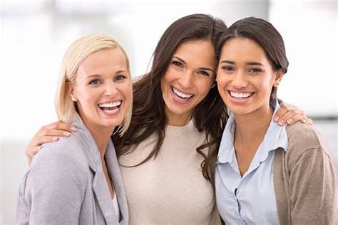Mujer De Diferentes Edades Banco De Fotos E Imágenes De Stock Istock