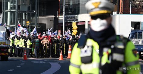 與 법원·공수처 불법적 영장 발부탄핵 적극 검토”