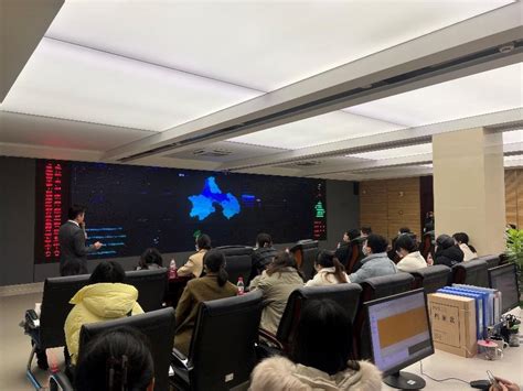 市城管委公招人员参观学习城市道桥智慧监管云平台