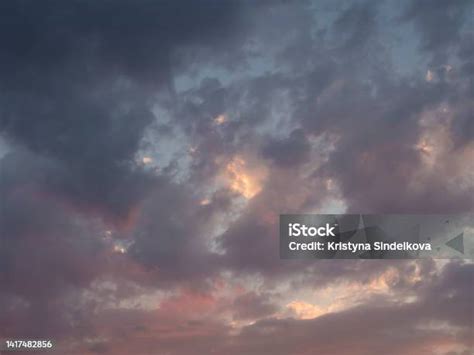 텍스처 배경 패턴입니다 일몰 또는 새벽 구름 핑크 다크 블루 오렌지 파스텔 색상 색깔 동적 극적인 표현 구름과 황혼에서 로맨틱