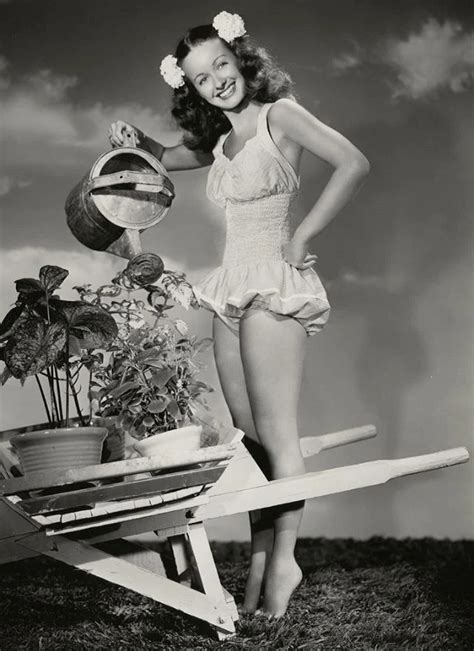 Fabulous Photos Of Noel Neill In The S Vintage Everyday