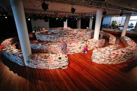 Гігантський лабіринт з 250 000 книг