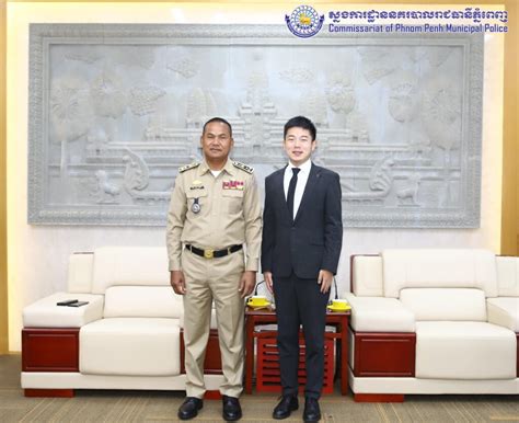 ឧត្តមសេនីយ៍ឯក ស ថេត ជួបពិភាក្សាការងារ