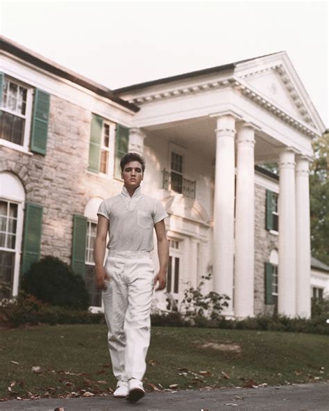 Graceland Through The Years Inside Elvis Presleys Iconic Home