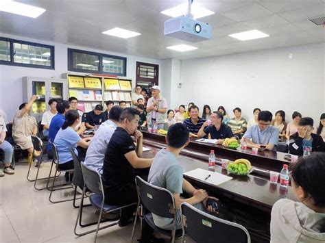 中科院物理所孟庆波研究员应邀为学院师生作学术报告 河南大学纳米科学与材料工程学院