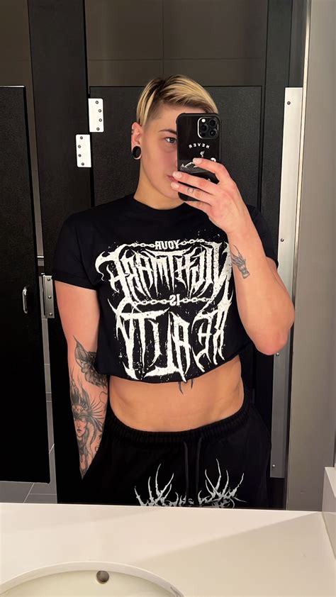 Selfie R Rhearipley