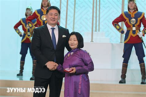 ФОТО Олон улсын сувилагчдын өдрийг тохиолдуулан төрийн дээд одон медалиар шагналаа