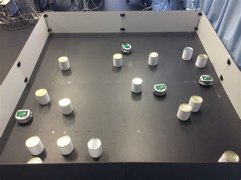 distributed robust multi robot learning using particle swarm